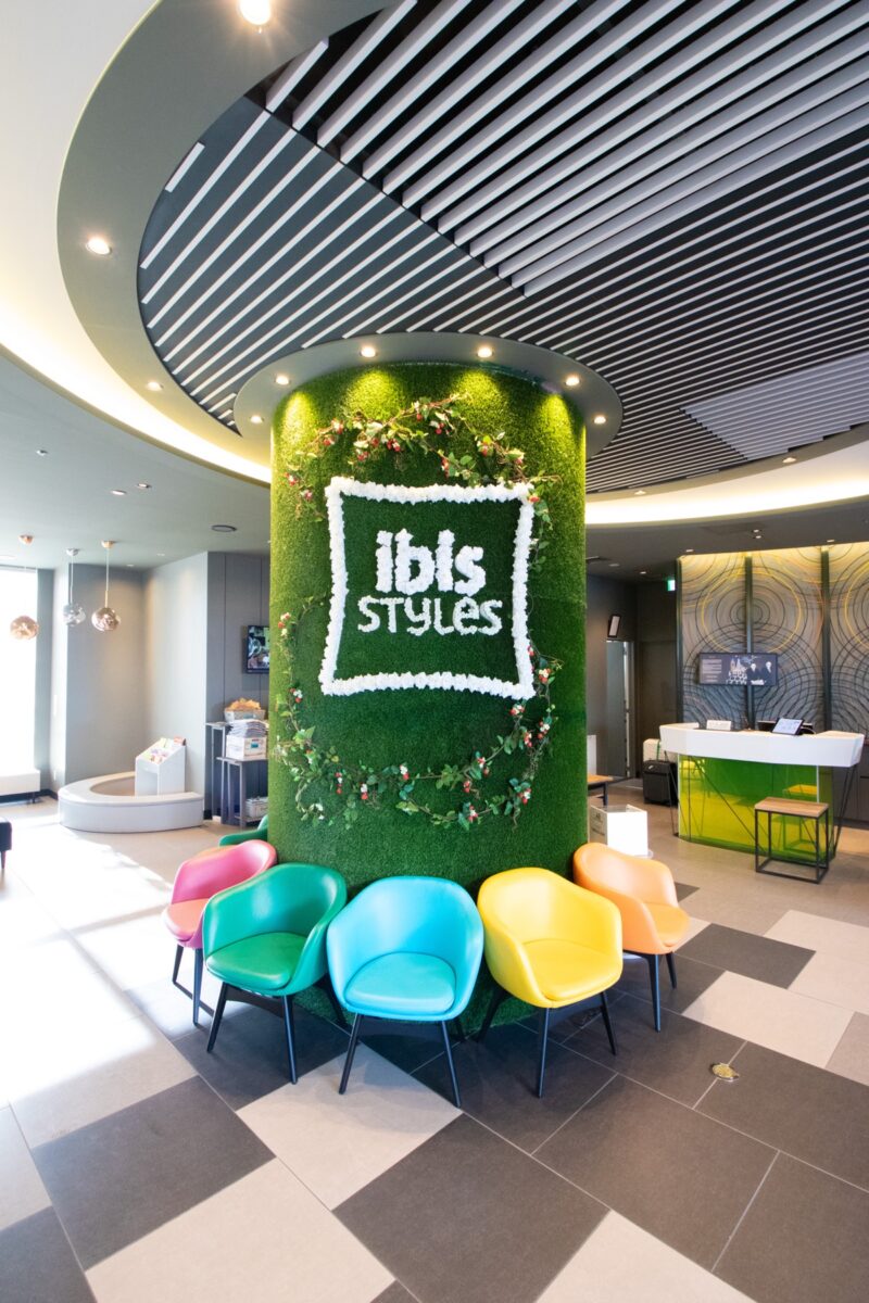 カラフル＆スタイリッシュ！「イビススタイルズ東京ベイ」(ibis Styles Tokyo Bay)をレポートします！ – 旅するweb